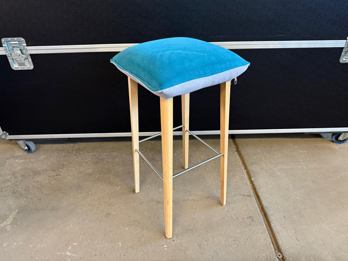 Mobitec Soda Polster Hocker Blau – Büromöbel Simon